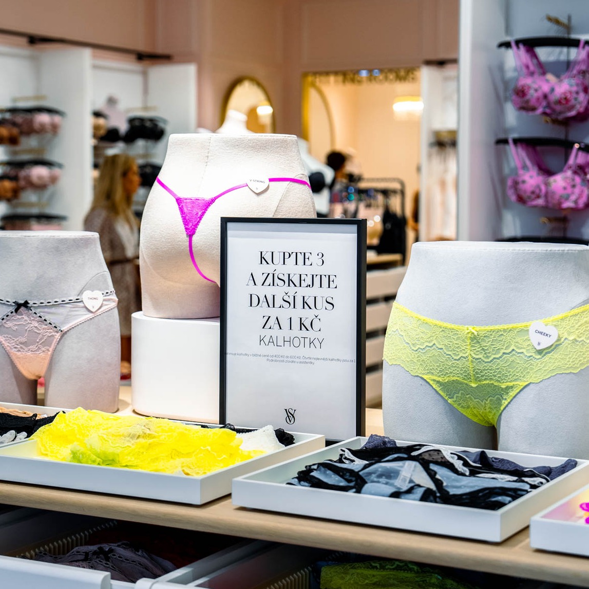 В Праге открылся первый официальный магазин Victoria’s Secret