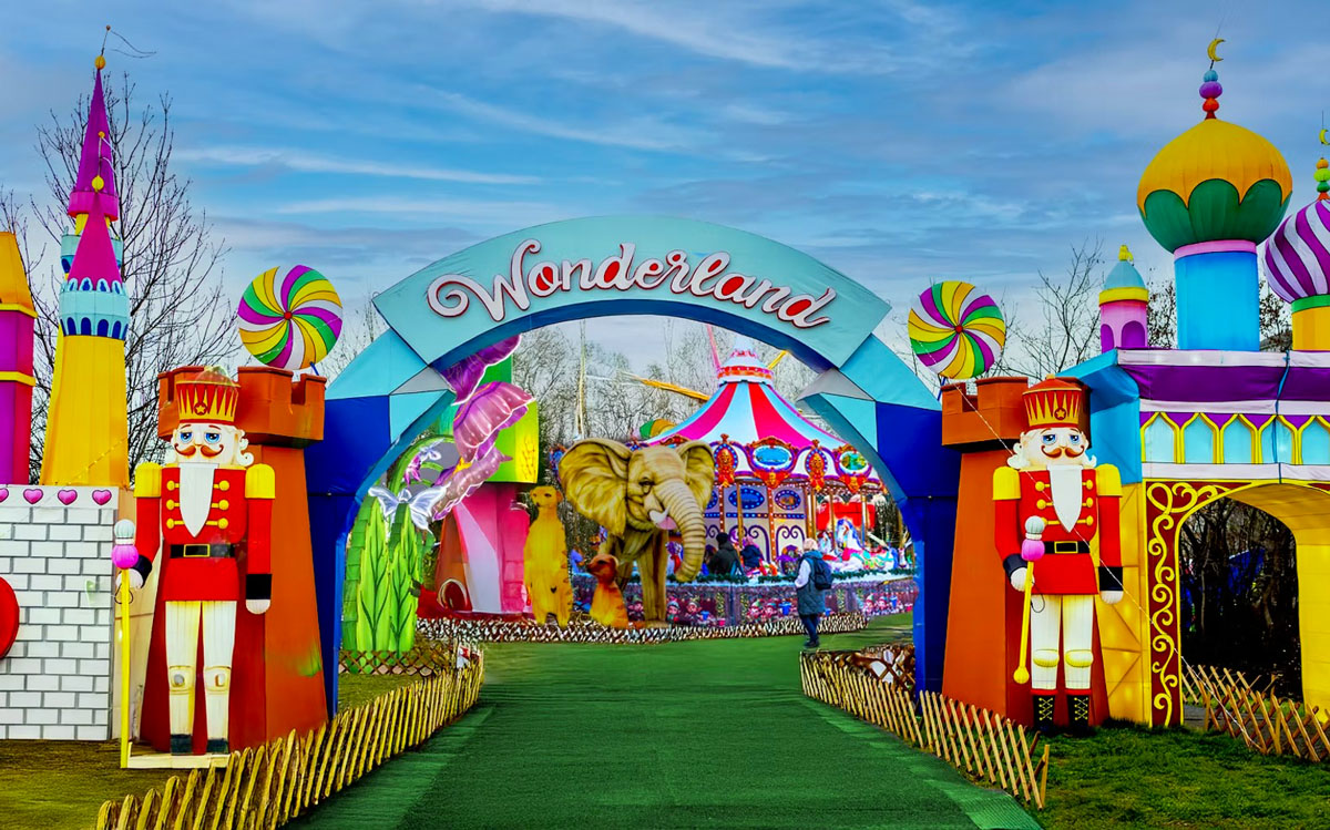 В Праге открылся парк аттракционов и световых инсталляций Wonderland